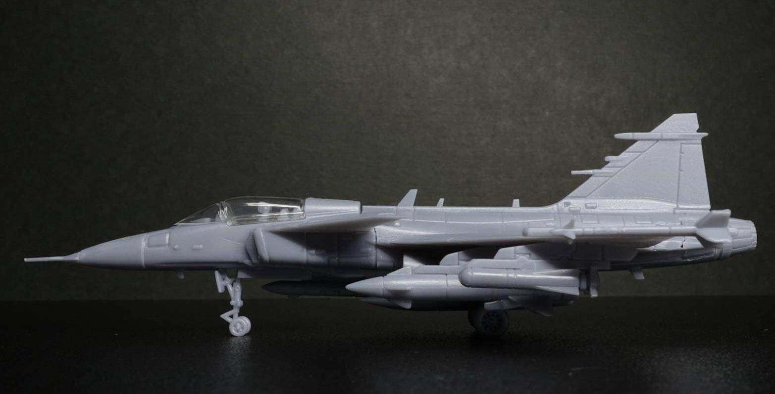 1/144 JAS39 Gripen Plastic Model Kit (Renewal Edition) – Milestone USA